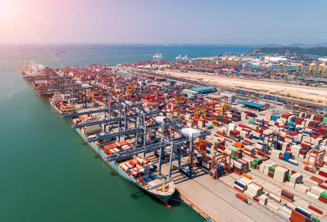 Port congestion and delays: causes and solutions