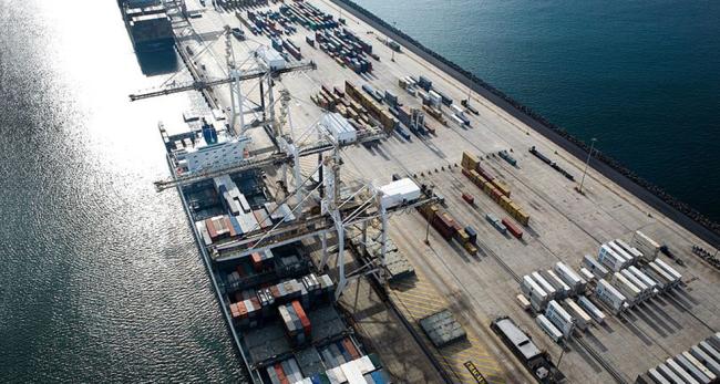 Port congestion and delays: causes and solutions